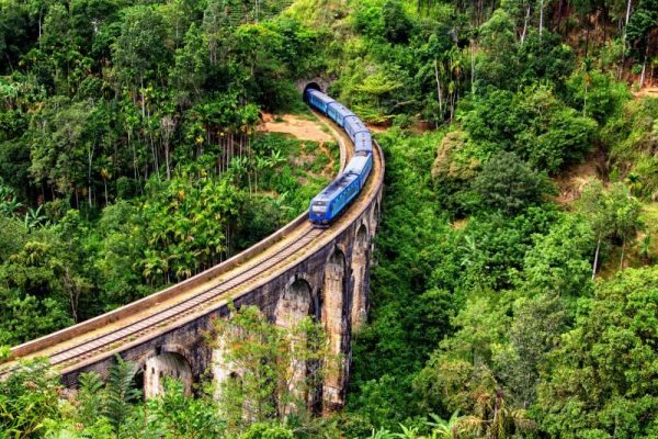 Train bleu au Sri Lanka : trajet, paysages et conseils